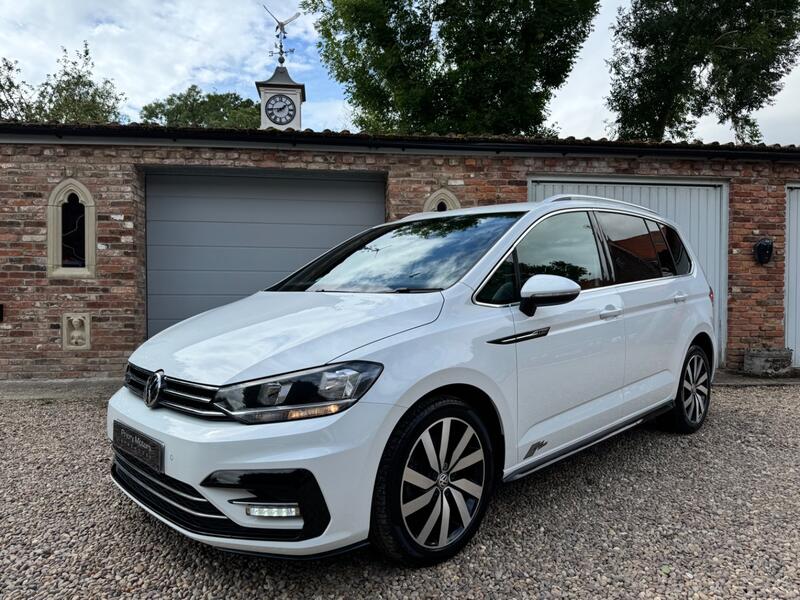 SOLD - Used VOLKSWAGEN TOURAN 2019 White in East Yorkshire, Yorkshire | Priory Motors